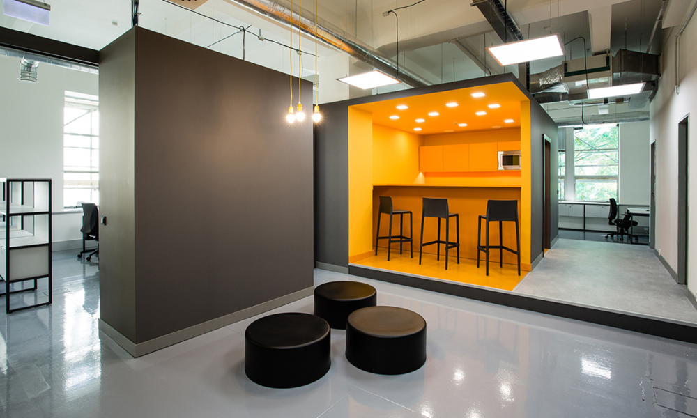 Studio Reaktor - Officelovin'